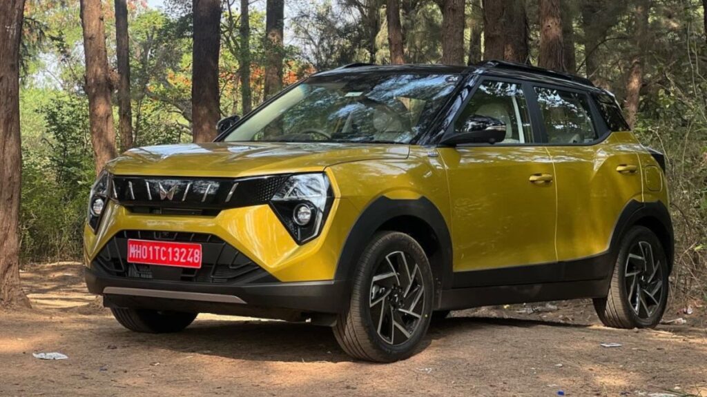 Mahindra XUV 3XO - A Stunning Launch with Vibrant Colors and Sleek Looks